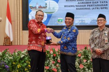 ATR/BPN Serahkan Surat Persetujuan Substansi RTRW Provinsi Banten